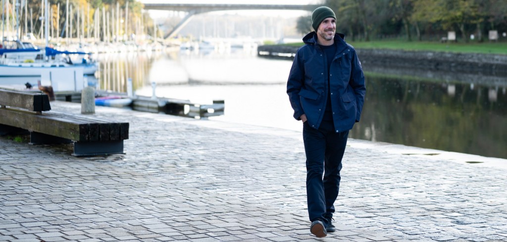 Look homme pour une balade sur le port : chic et confortable